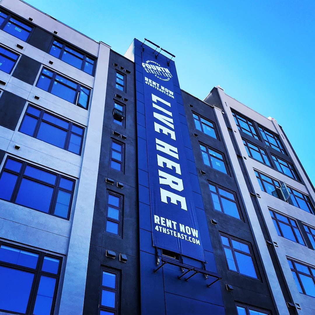 The Influence of Grand Format Signs in History & Today